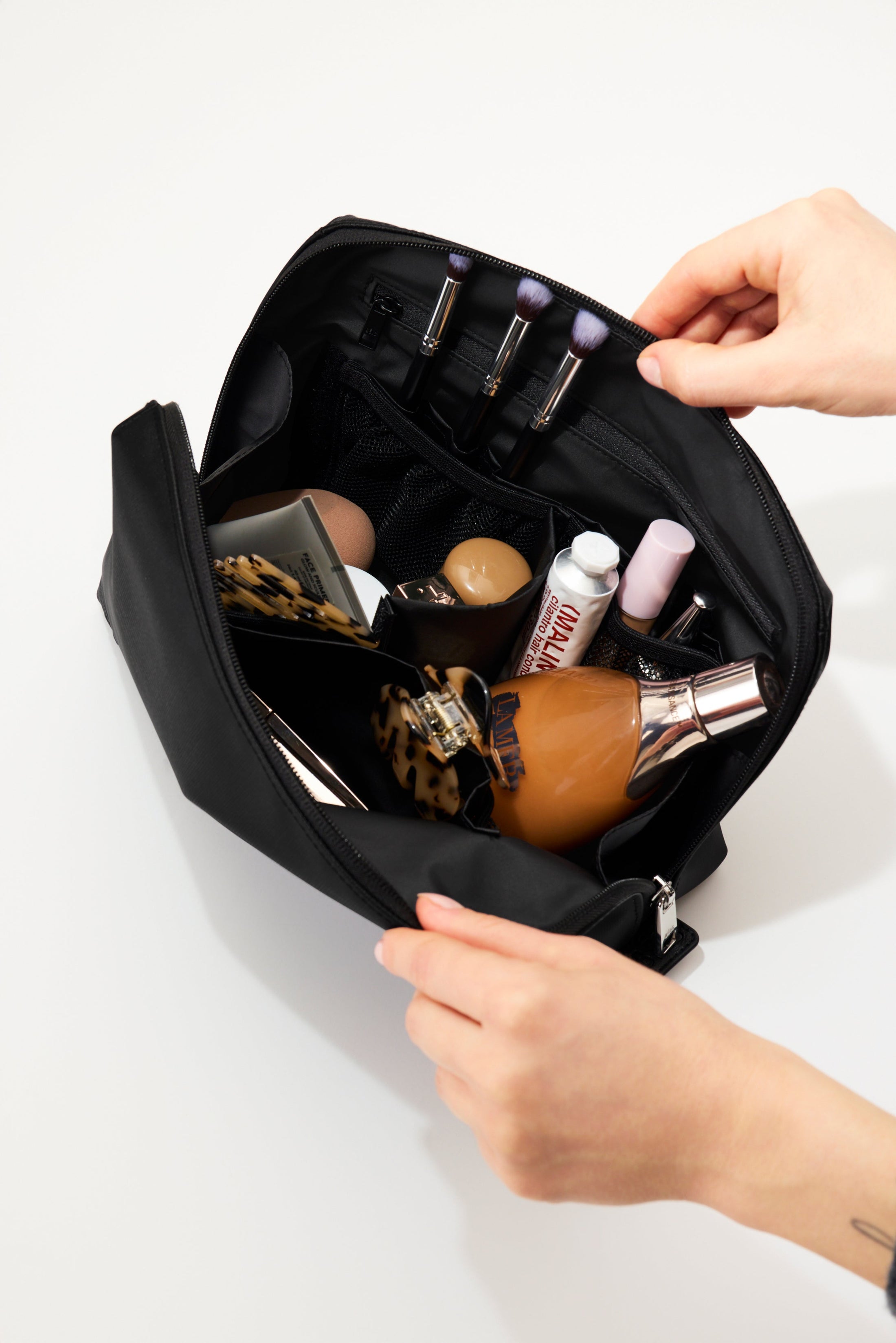 BÉIS 'The Medium Cosmetic Pouch' in Black - Medium Cosmetic & Makeup ...