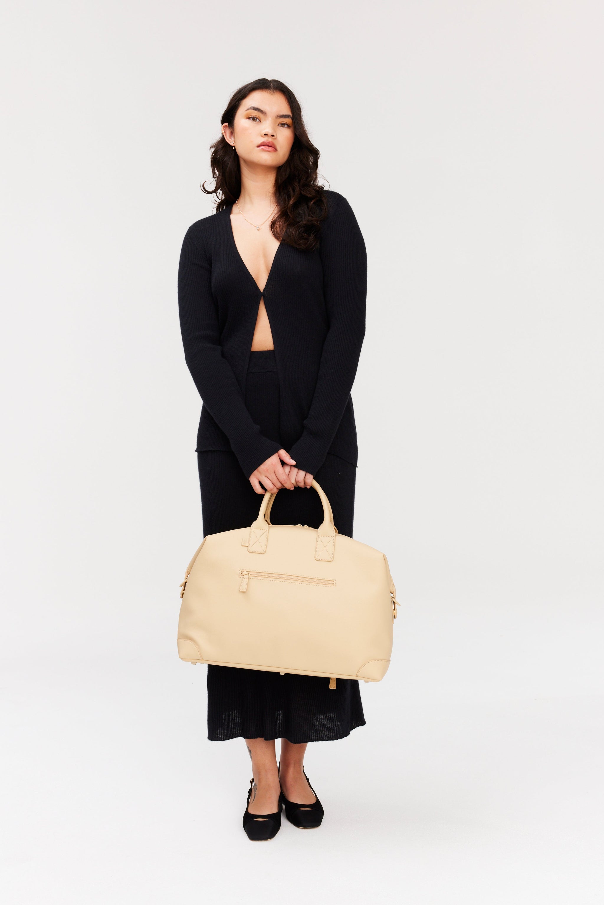 BÉIS 'The Premium Duffle' in Beige - Beige Vegan Leather Duffle Bag ...