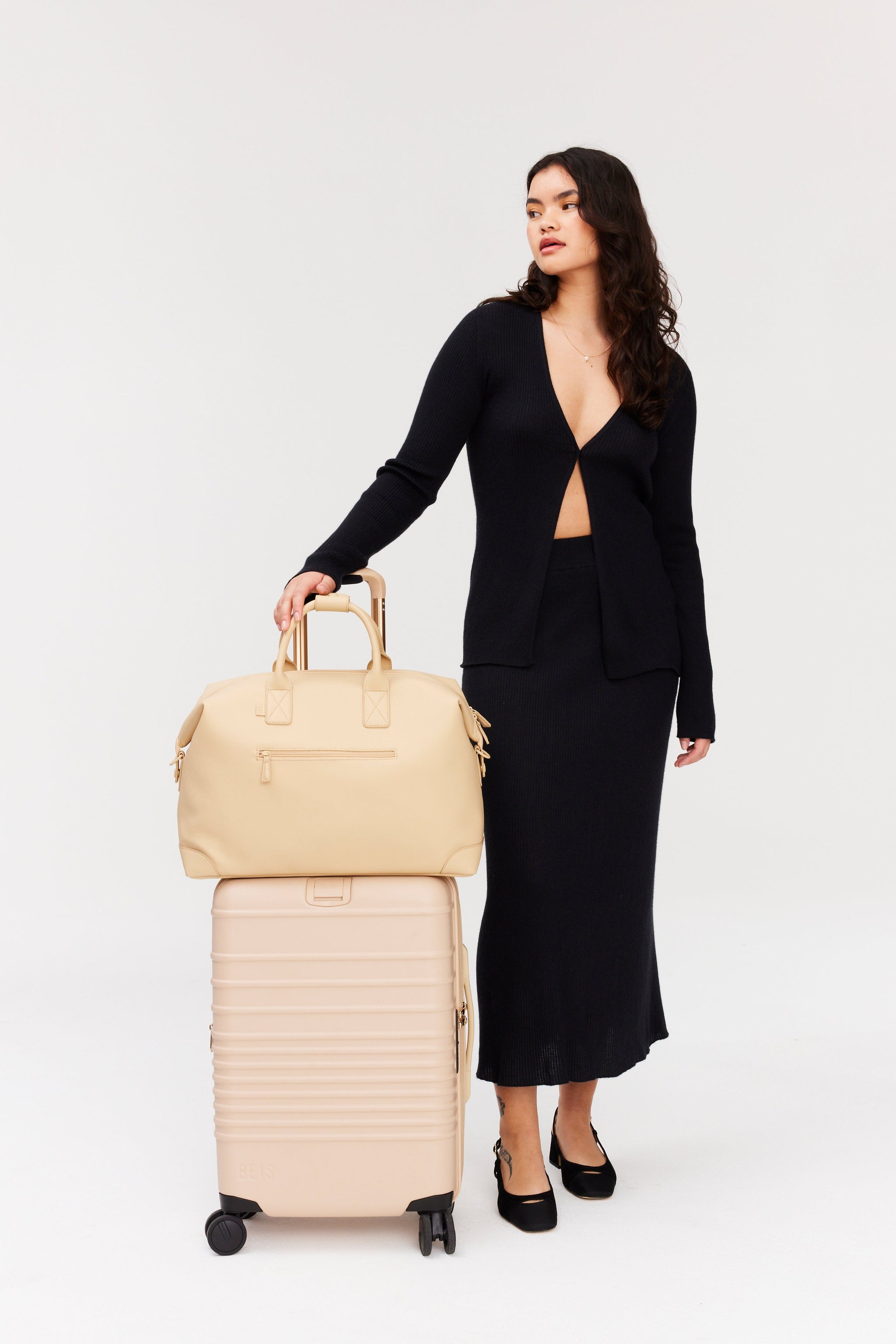 BÉIS 'The Premium Duffle' in Beige - Beige Vegan Leather Duffle Bag ...