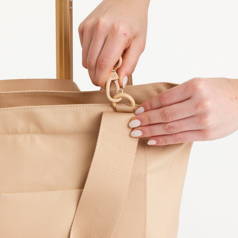 The BÉISics Tote in Olive