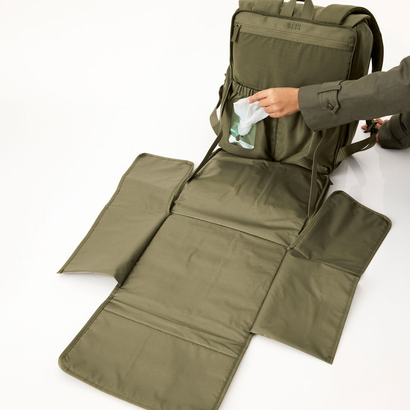 BÉIS 'The Ultimate Diaper Backpack' in Olive - Green Backpack Diaper Bag