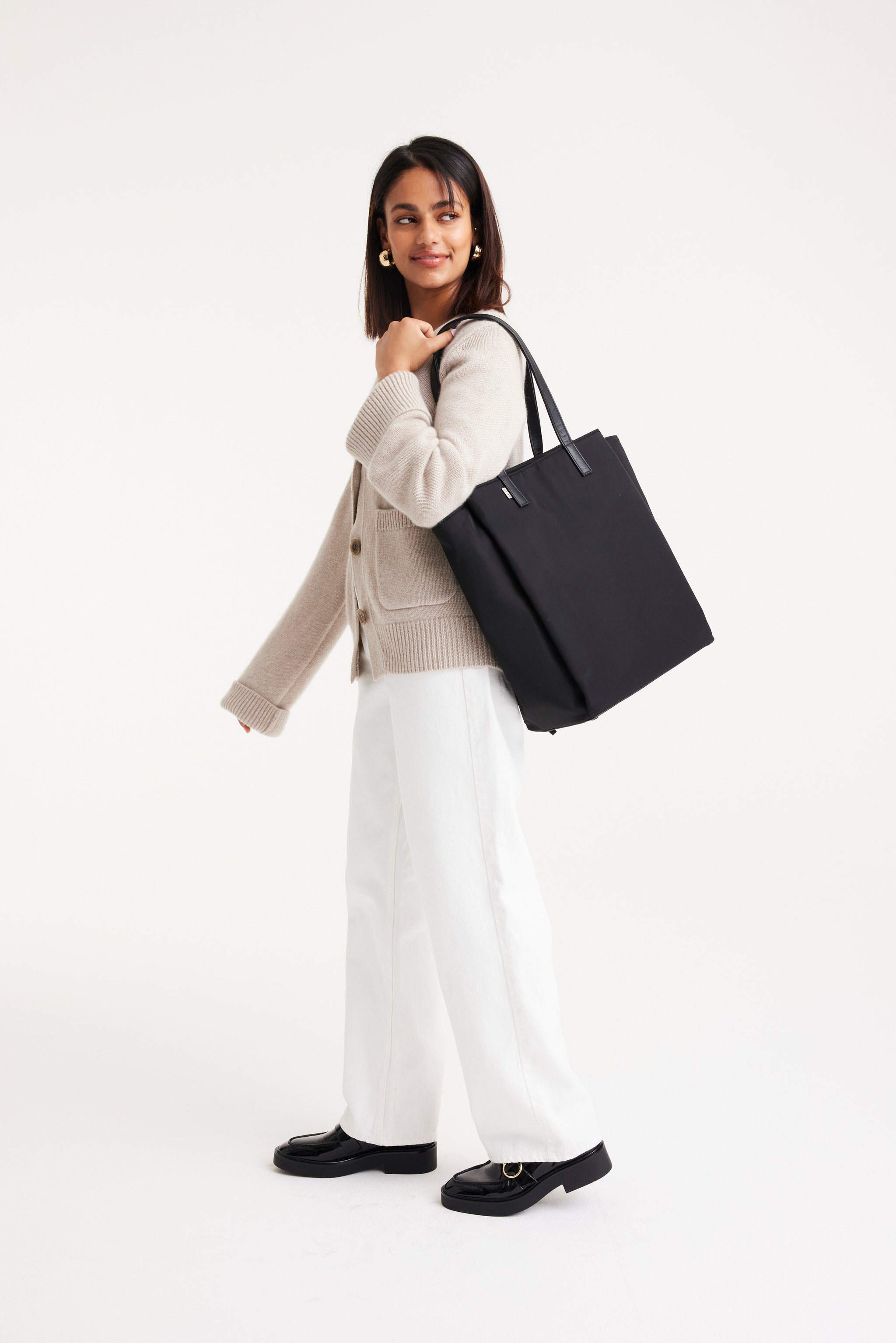 Béis 'The Commuter Tote' In Black - Black Commuter Tote For Work & Travel