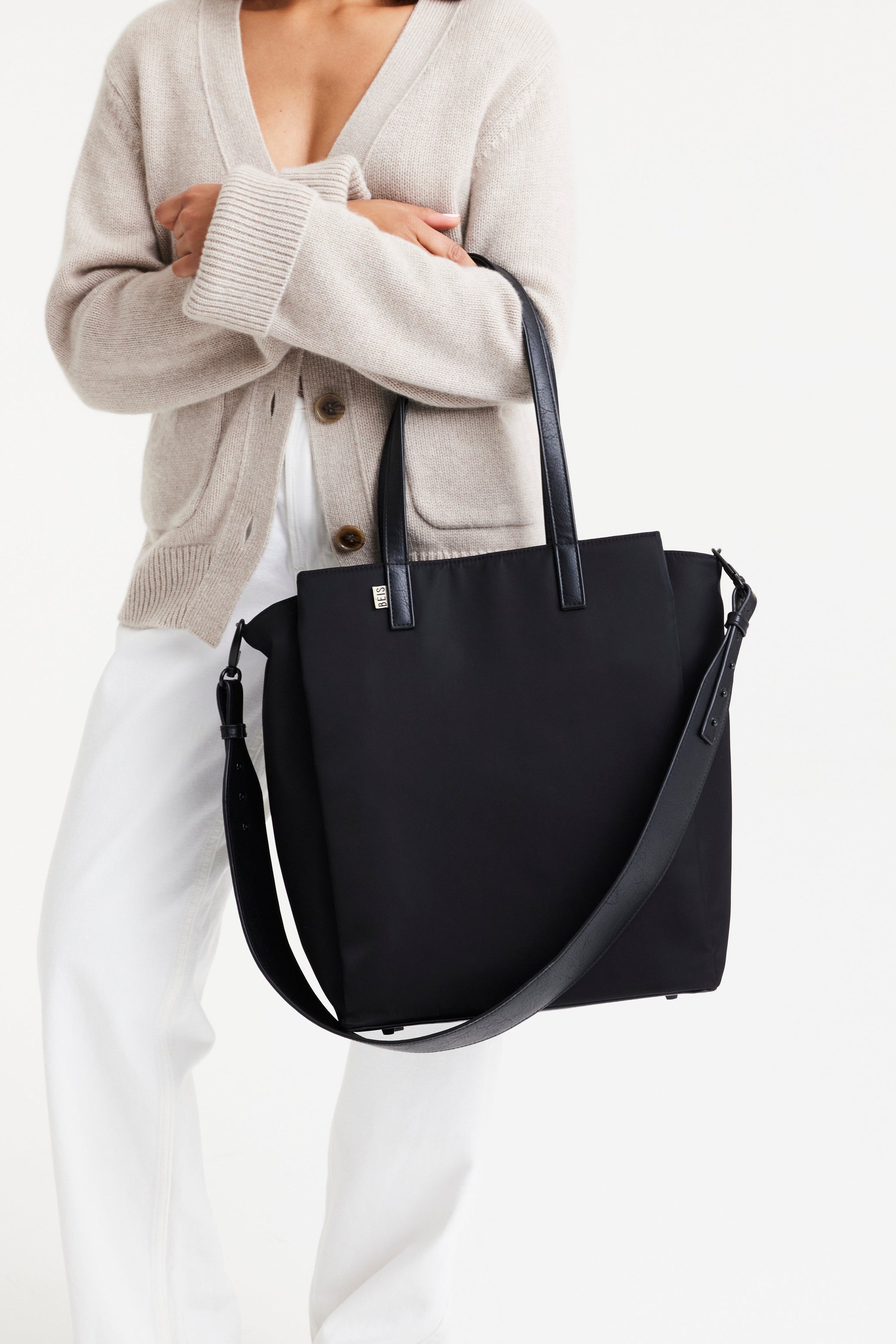 Béis 'The Commuter Tote' In Black - Black Commuter Tote For Work & Travel