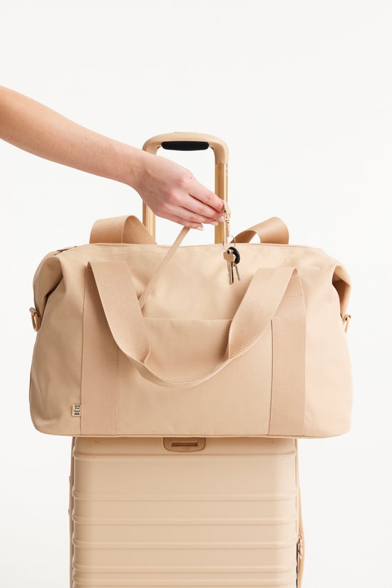 Béis 'The BEISICS Duffle' in Beige - Large Travel Duffle Bag in Beige