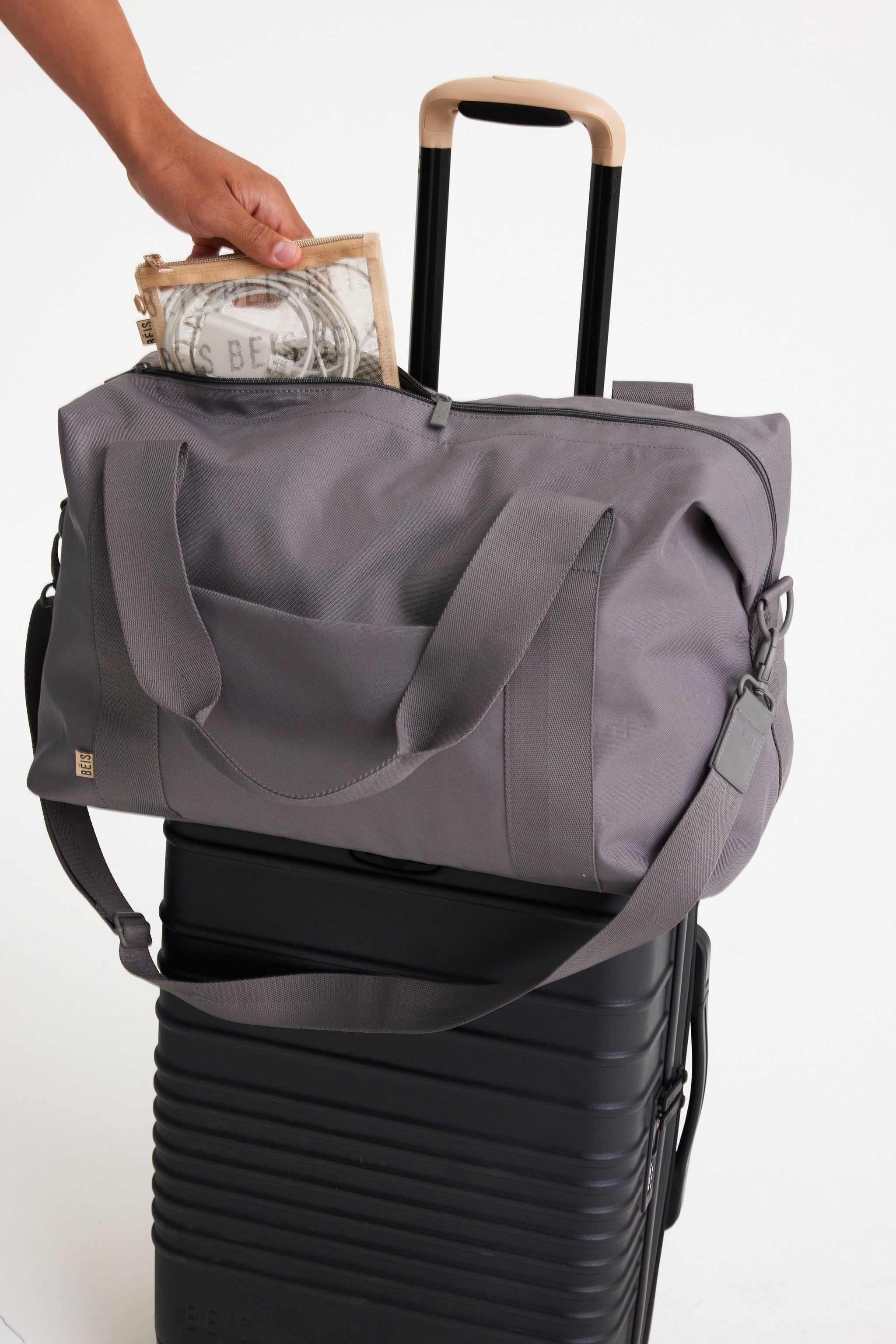 Béis 'The BEISICS Duffle' in Grey - Large Travel Duffle Bag in Grey